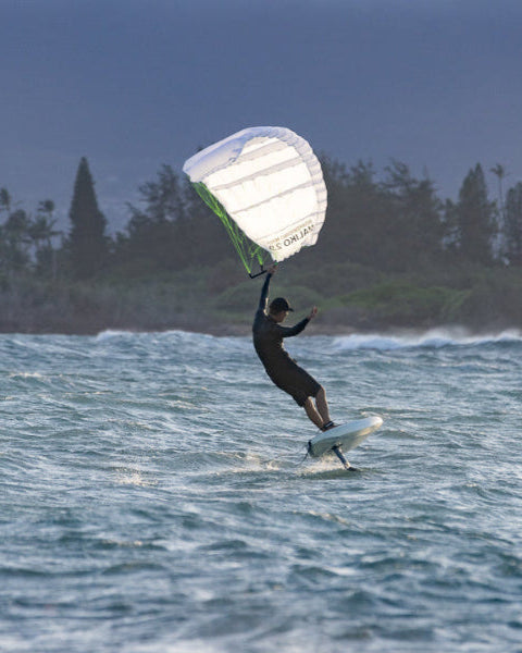 Experience the Thrill of the Maliko Parawing – Boardriding Maui